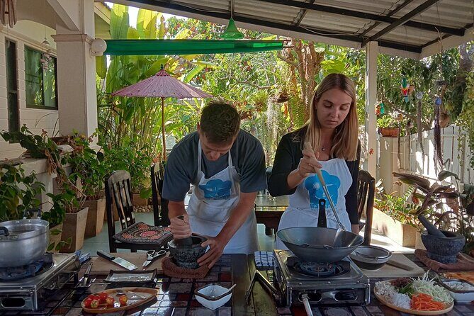 Small Group Northern Thai Cuisine & Market Tour in Chiang Mai - An Authentic Dive into Northern Thai Cuisine
