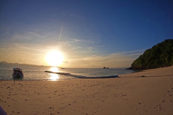 Small Group Phi Phi Islands Sunrise Tour with Seaview Lunch - The Value for Money