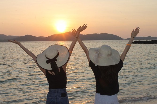 Small Group Phi Phi Islands Sunrise Tour with Seaview Lunch - The Atmosphere and Group Size