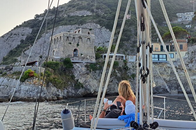 Small Group Sailing Tour in Amalfi Coast With Aperitif - The Personalized and Intimate Tour Atmosphere
