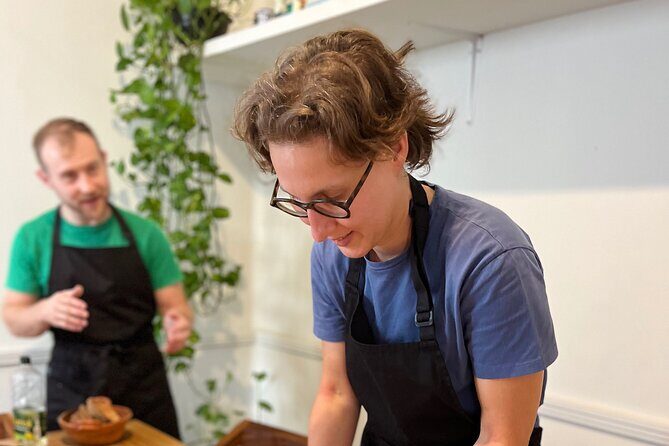 Small Group Salsa and Tortillas Class in La Condesa - FAQ