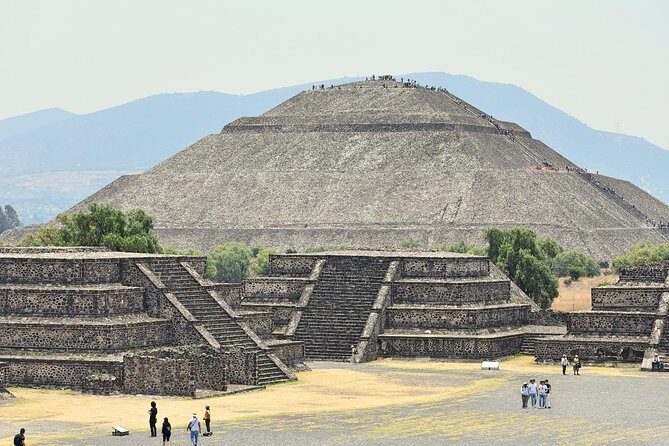 Small Group: Teotihuacan Pyramids and Shrine of Guadalupe from Mexico City - Introduction to the Tour