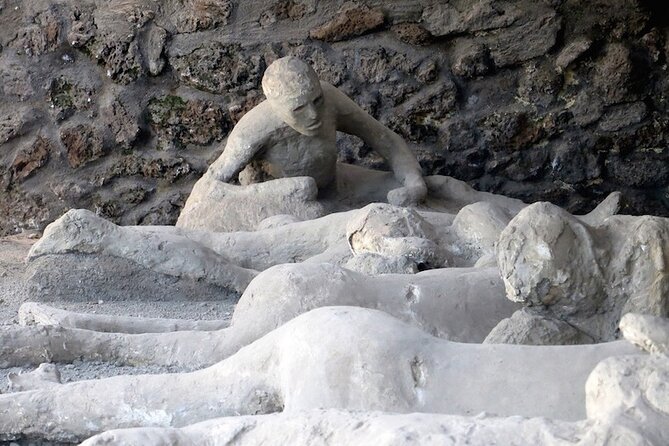 Small-Group Tour in Pompeii With a Real Archeologist, Ticket Included - Accessibility and Participation