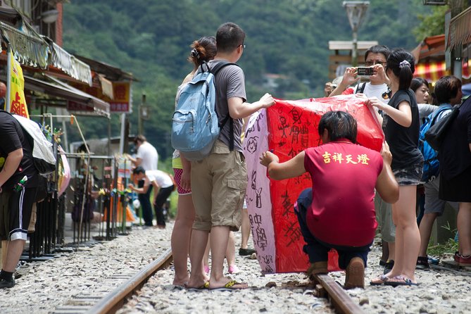 Small-Group Tour: Jiufen, Yehliu Geopark, and Shifen from Taipei - Final Words