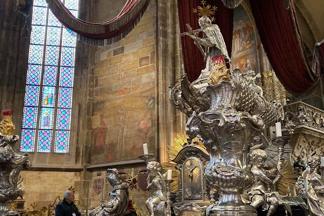 Small-Group Tour of Prague Castle With Visit to Interiors - Meeting and Ending Locations