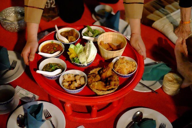 Small Group : Traditional Dinner with Performance and Local Fresh Market Tour - Key Points