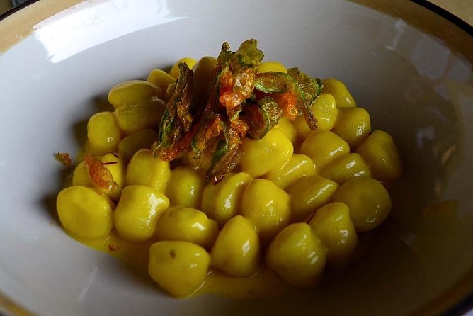 Small-Group Vernaccia Di San Gimignano Wine Tour - White and Red Wines - Tasting Tuscanys Finest Wines