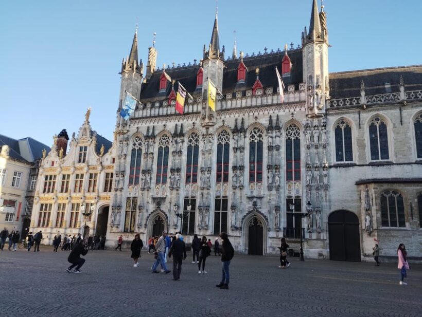 Small Group Walking Tour in Bruges - City and Beyond - Key Points