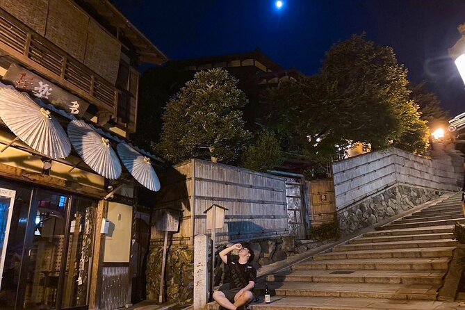 Small Group Walking Tour in Gion at Night With Sake in Hand - Key Points