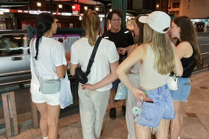 Small Group Walking Tour in Gion at Night With Sake in Hand - Guided Tour Highlights