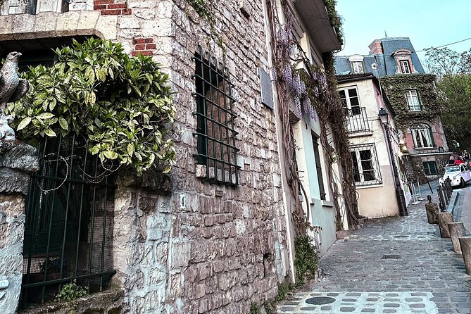 Small Group Walking Tour in Montmartre With a Guide - Additional Information