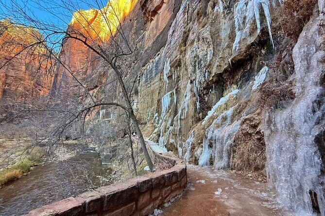 Small Group Zion National Park Hiking Tour from Las Vegas - The Journey Begins: Early Departure & Round-Trip Transportation