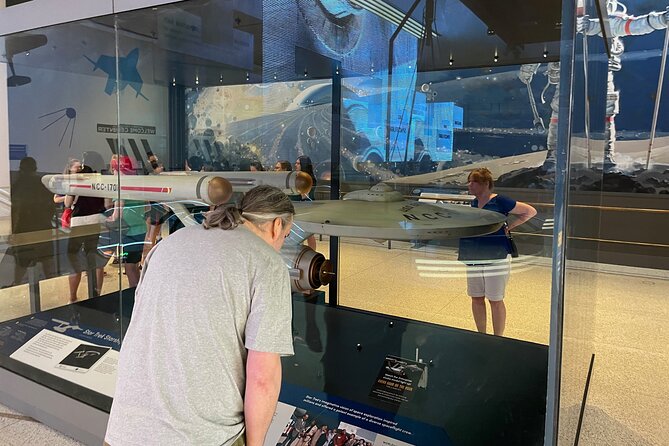Smithsonian Museums Walking Tour With Reserved Air & Space Entry - Discovering the Museum of Natural History