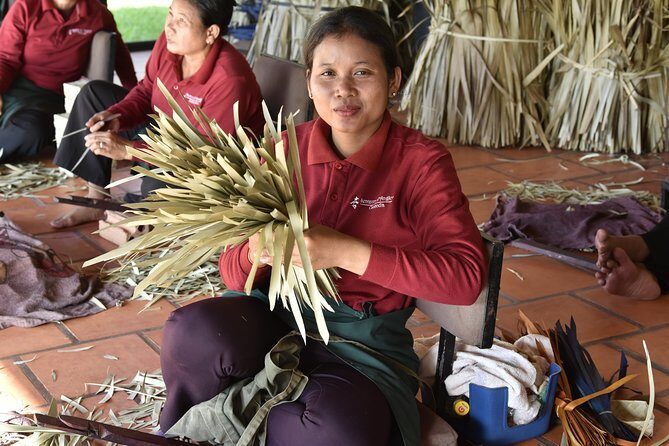 Smok weaving DIY activity from sugar palm leaf - What Is the Smok Weaving DIY Activity?
