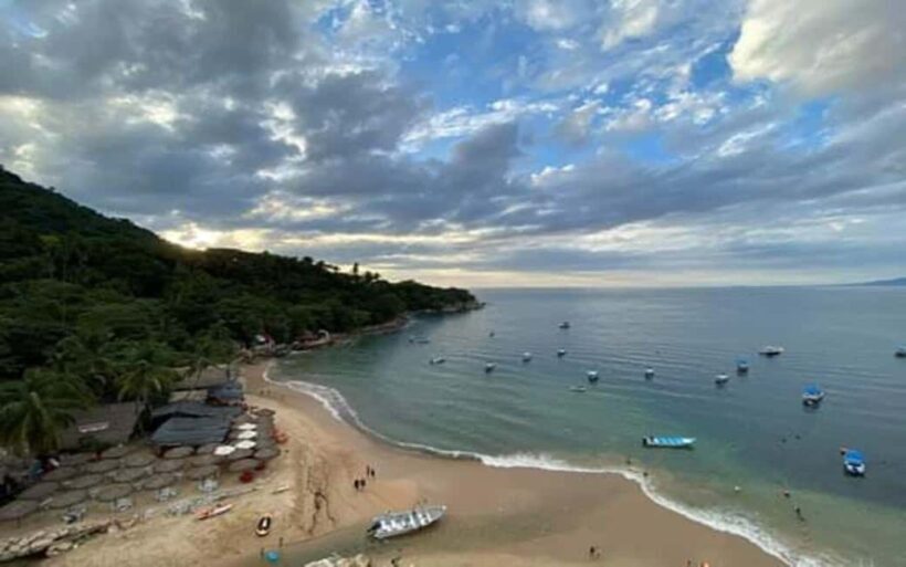 Snorkeling and Yelapa Beach Tour Majahuitas - Yelapa Beach: Relaxation and Local Charm