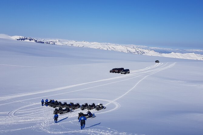 Snowmobile Tour on Vatnajökull - Group Dynamics and Camaraderie