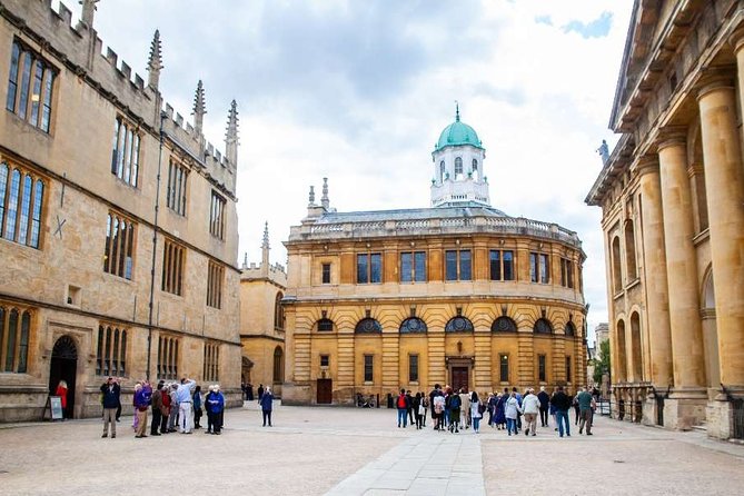 Social Distancing Specialised Oxford University Walking Tour With Student Guides - Personalized Experience With Student Guides