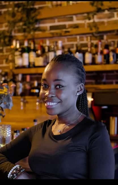 Solo travelers Meetup:A cultural stroll,Drinks & socializing - Practical Details & What to Expect