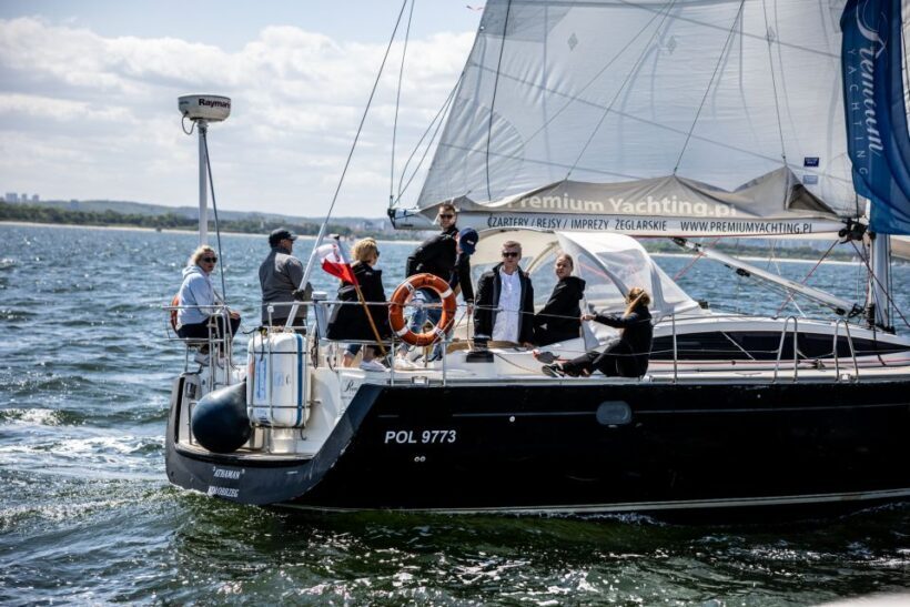 Sopot: Yacht Cruise Around the Bay with Welcome Drink - Sopot: Yacht Cruise Around the Bay with Welcome Drink — An Authentic Water Adventure in Poland