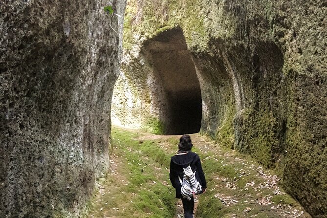 Sorano and its wonders, The Vie Cave and wine cellars - Practical Details and What to Expect