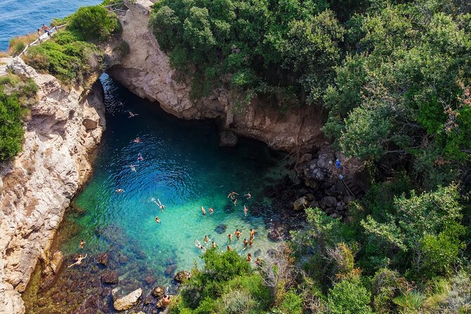 Sorrento Coast Cruise in Typical Gozzo With Limoncello Tasting - Comfortable and Relaxing Cruise