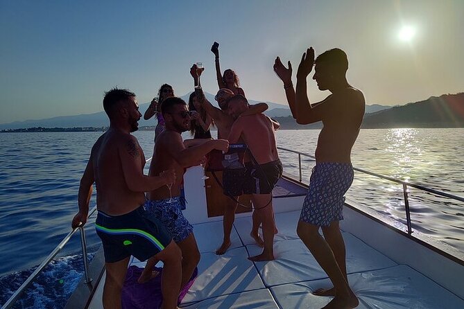 Sorrento Sunset Experience With Prosecco, Limoncello and Snacks - Snacks and Onboard Amenities