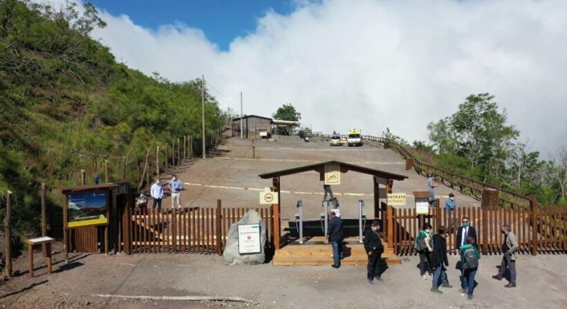 Sorrento: Vesuvius Day Trip with Entry and Lunch - What Past Travelers Say