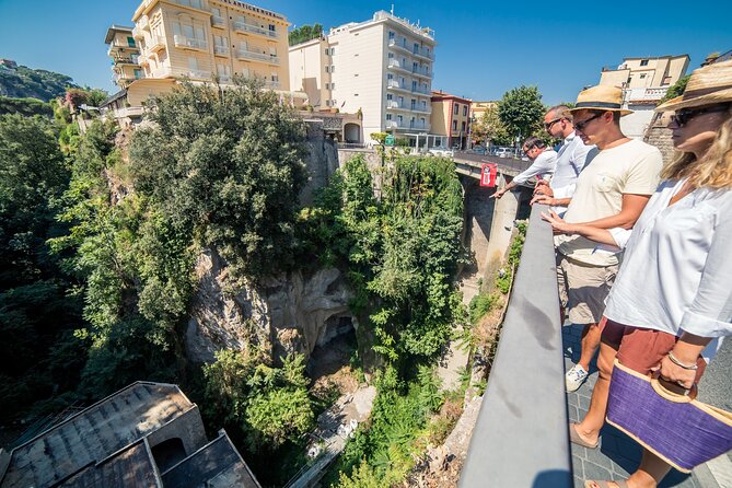 Sorrento Walking Tour With Local Tastings and Historic Sights - Discovering Artisan Crafts in Sorrento