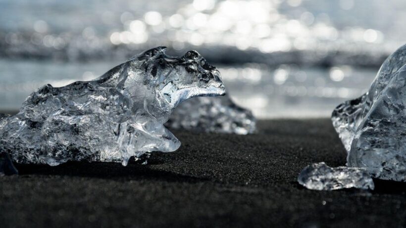 South Coast of Iceland. Black beach, glaier, waterfalls... - Key Points