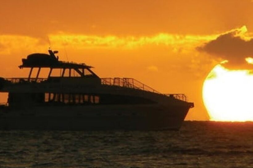 South Maui: Sunset Cruise with 4-Course Dinner and Drinks - An Authentic Sunset Experience on the Water