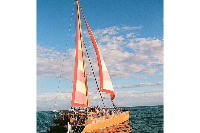 South Shore Open Sail from Kewalo Harbor Including Drinks - Key Points