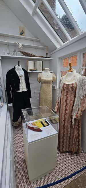 Southampton: Jane Austen's Birthplace & Winchester Day Tour - Transportation & Group Size