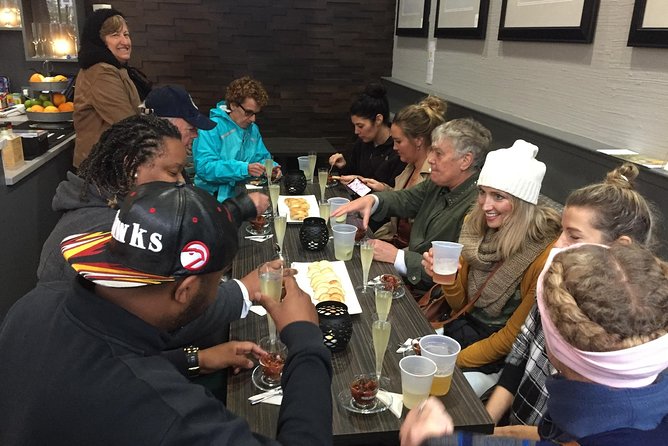 Southern Flavors Food, Pub Crawl, and History Walking Tour - The Guide’s Role