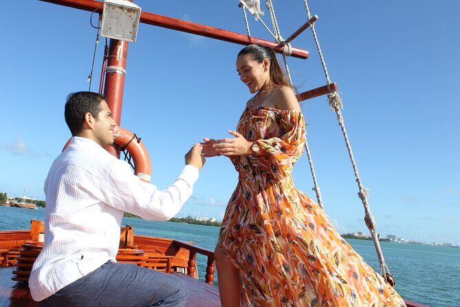 Spanish Galleon in Cancún - Romantic Lobster Dinner Cruise & Live Saxophone - Key Points