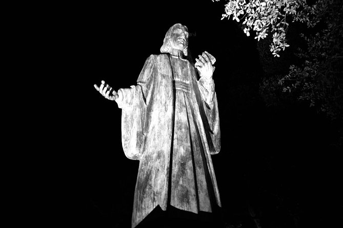 Spanish Moss Haunted Savannah Pub Crawl - Meet Your Guides