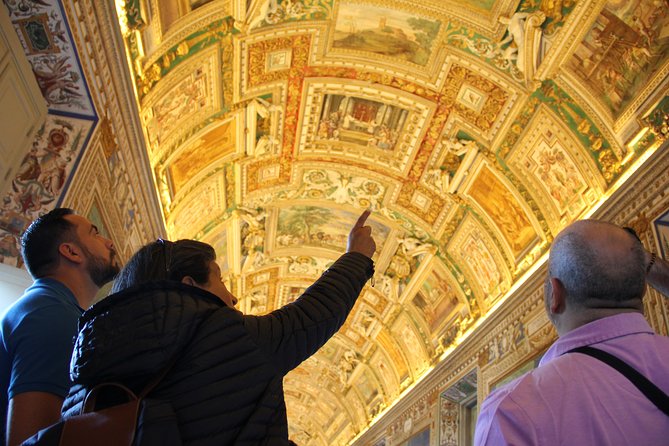 Spanish Small Group Tour of the Vatican Museums, Sistine Chapel & St. Peter's - Guide and Group Information