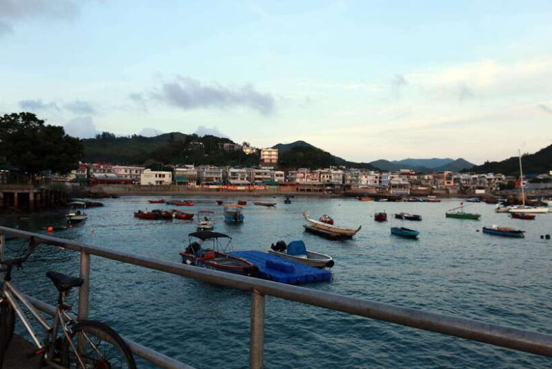 Spectacle Hong kong Lamma Island Day Tour - Key Points