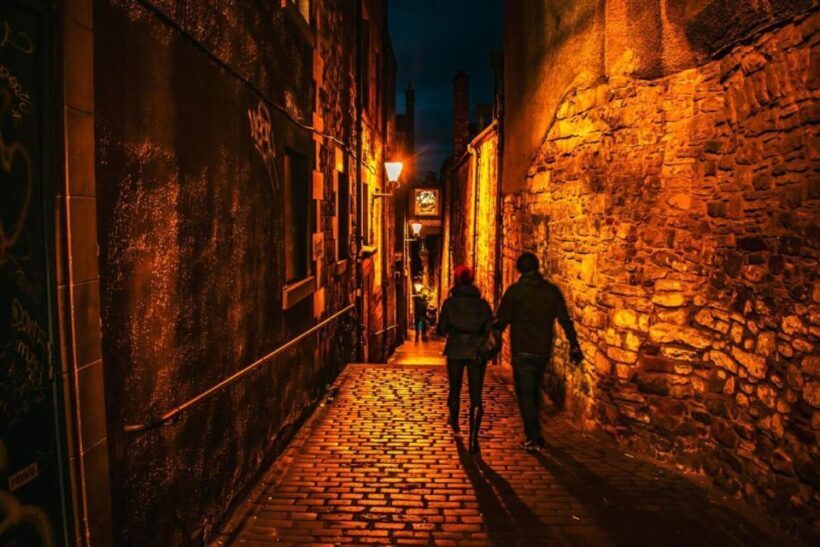 Spectral Encounters: Edinburghs Ghostly Trail - What Makes This Tour Stand Out