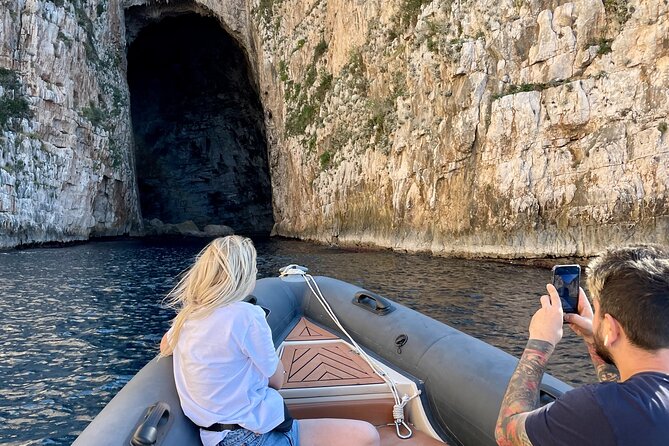 Speed Boat Tour to National Park and Grama Bay - Inclusions