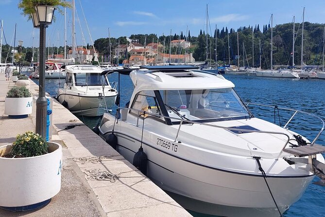 Speedboat transfer from Hvar town (Water taxi transfer) to Airport Split - Key Points
