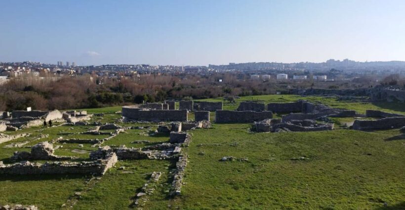 Split: Ancient Salona & Medieval Trogir Historical Tour - Exploring Salona: The Roman Powerhouse
