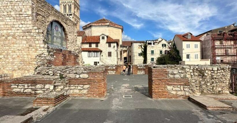 Split and Diocletian's Palace walking tour with a local guid - A Walk Through History: What to Expect