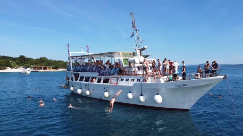 Split: Captains Boat Party  Blue Lagoon, DJ & Free Shots - Is This Tour Right for You?