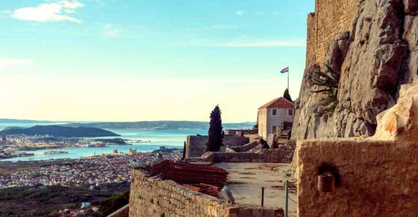 Split: Klis Sunset Sightseeing Bus Tour - An Authentic Evening with Panoramic Views and History