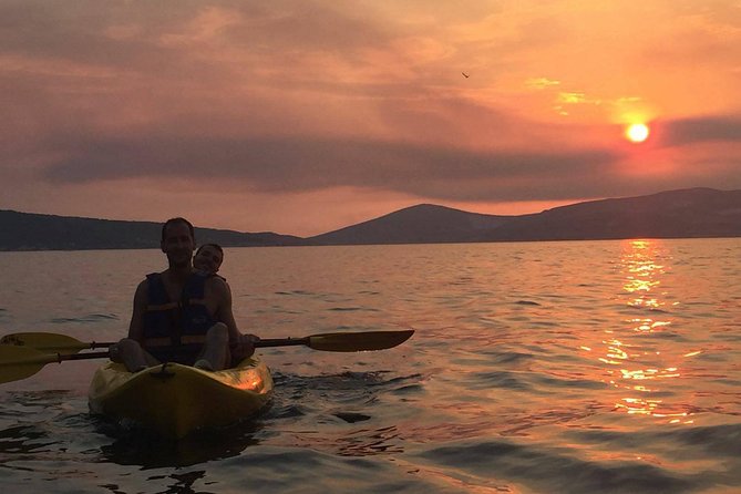 Split Sunset Sea Kayaking Tour With Wine - Tips for Enjoying Your Kayaking Experience