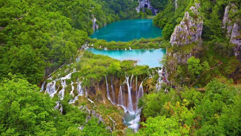 Split: Transfer to Zagreb with Plitvice Lakes Entry Tickets - Key Points