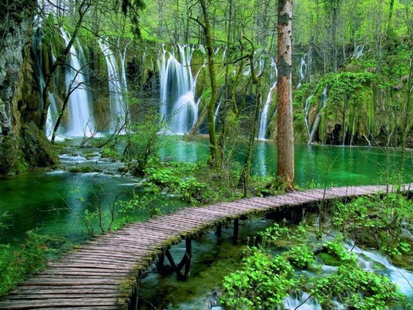 Split/Trogir to Zagreb: Private Transfer with Plitvice Lakes - Key Points