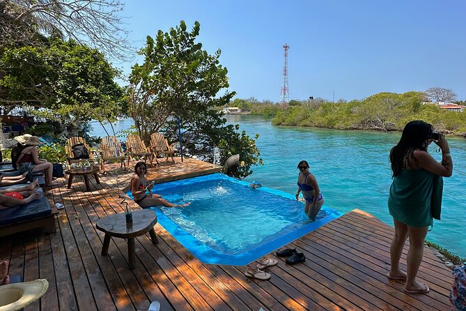 Sport Boat: Rosario Island, Lunch on Private Island, Cholon & Baru - Lunch on a Private Island