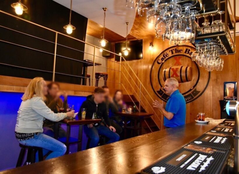 Sprechen Sie Gras? German Tour of Amsterdam's Coffeeshops - What You Get for Your Money