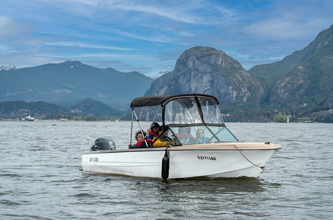 Squamish 4hr Rental 17ft Fiberglass Hourston with 70HP Engine - Who Should Consider This Experience?